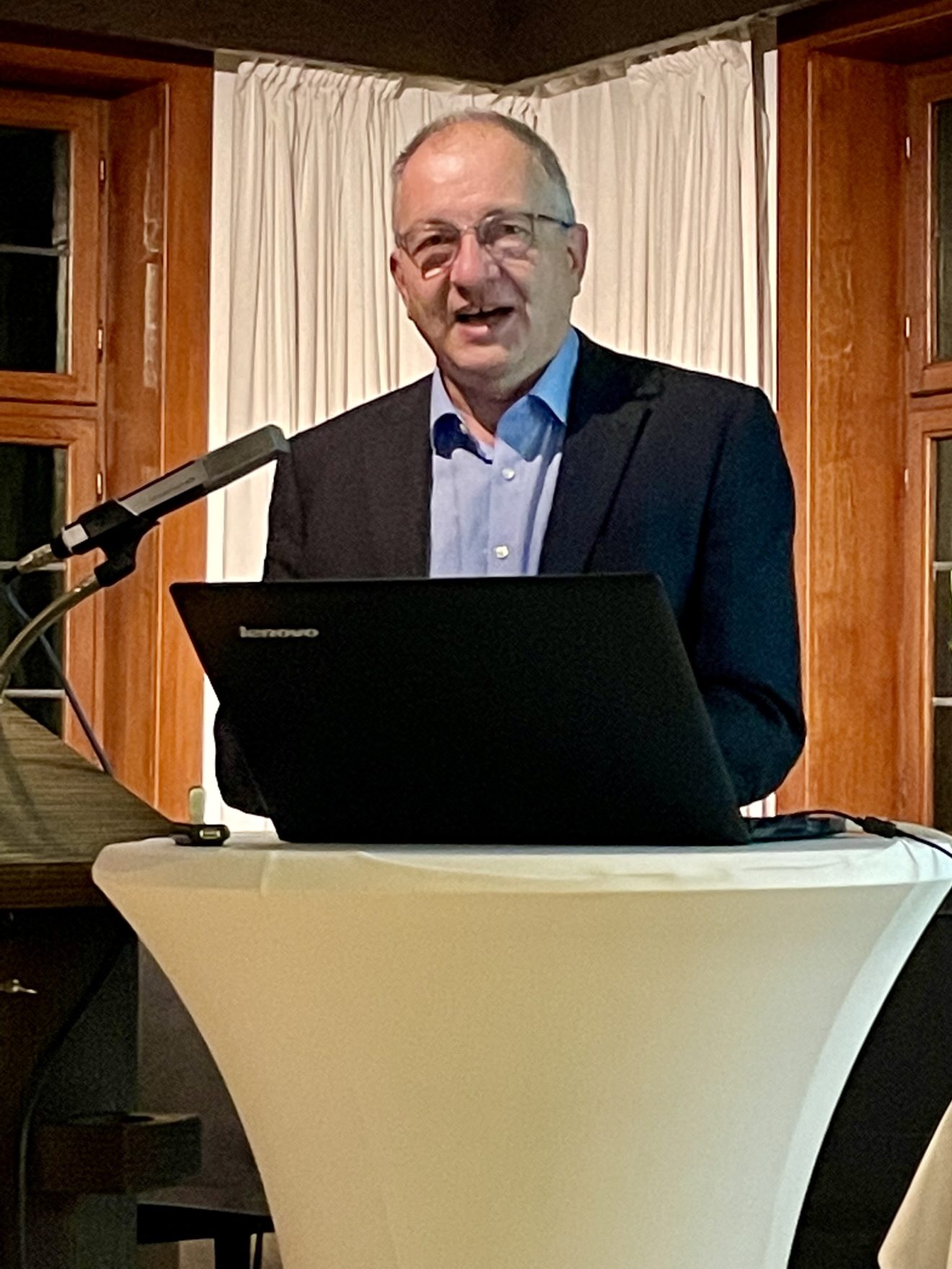 Dr. Norbert Laun, Leiter der Gartenbauabteilung am DLR Rheinpfalz in ...